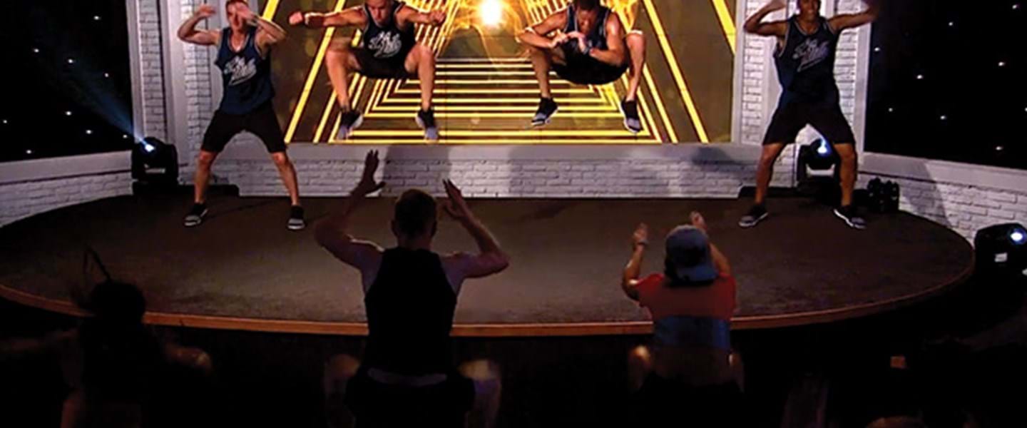 Les Mills BODYATTACKは俊敏性や筋力を強化するカーディオプログラム。最大で730kcal消費するこのクラスは、シェイプアップ ...